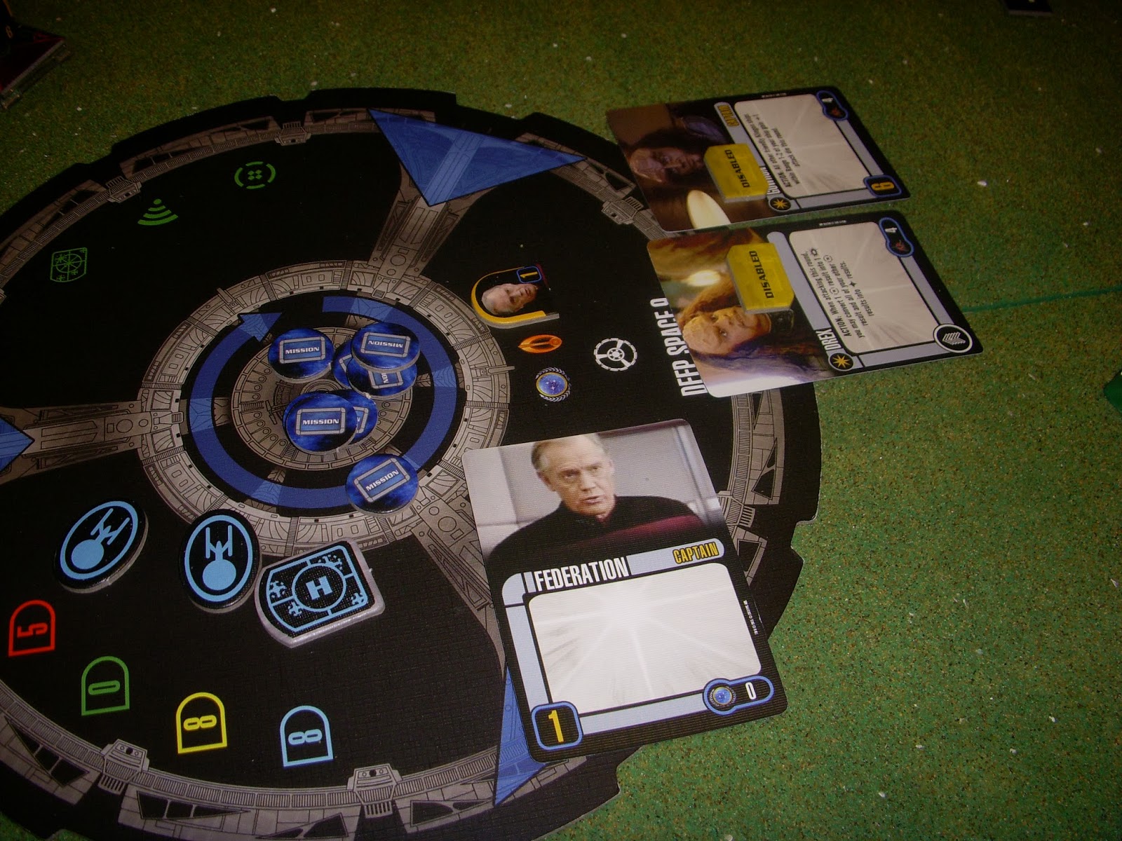The Gen.: STAR TREK: ATTACK WING. RAID ON DS9.