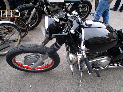 Cling on for dear life !!!: The Matchless Café Racer