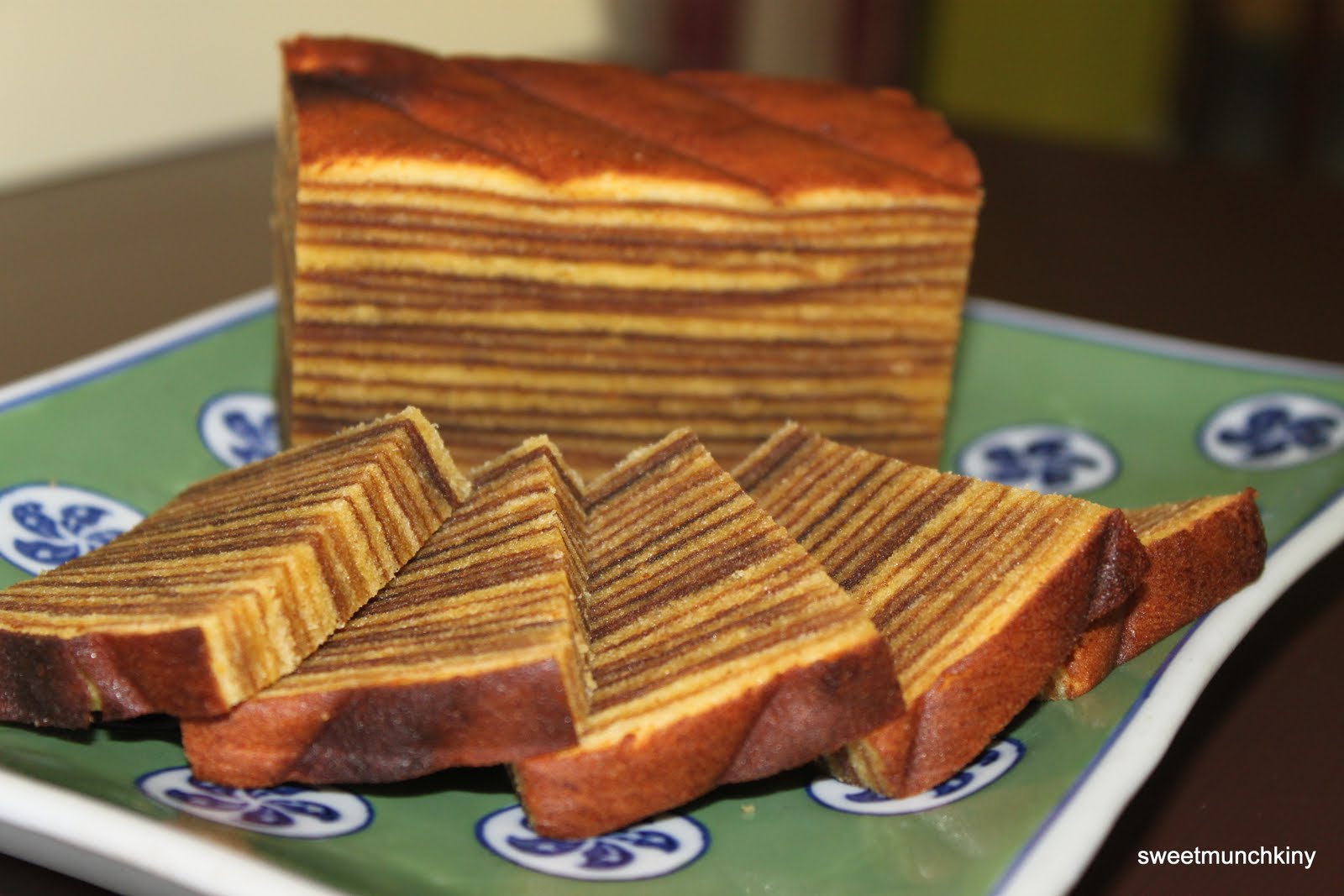 sweetmunchkiny: KEK LAPIS JOHOR - MAHARANI KEK LAPIS
