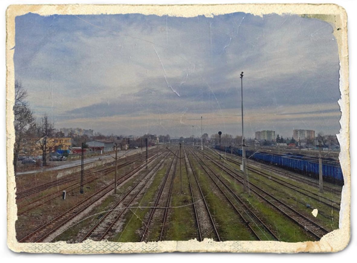 ET42-007 czyli ET42-07 na pustej stacji Kielce Herbskie | Kolejowe Kielce