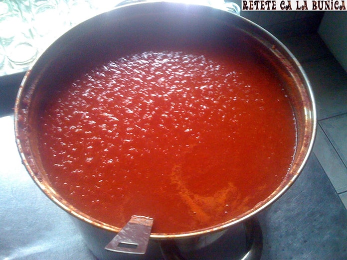 Bulion de rosii si ardei kapia - Retete ca la bunica