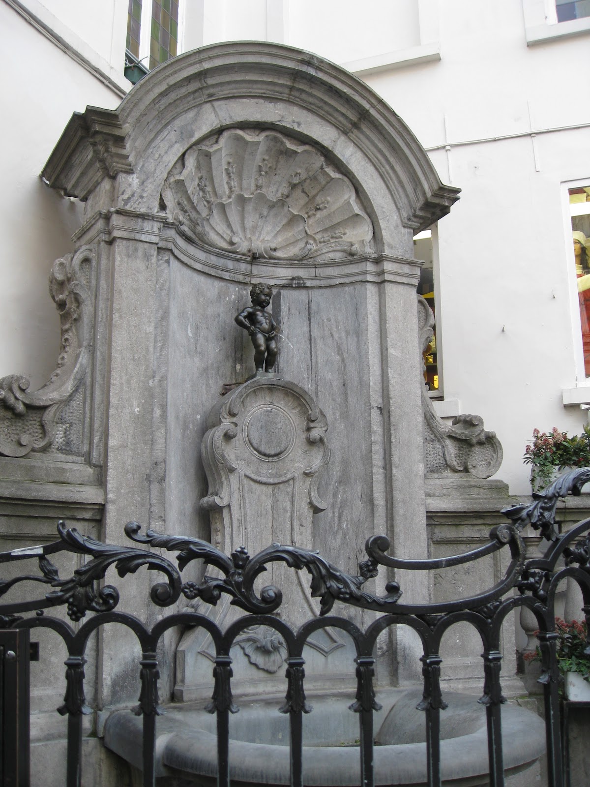 journeycontrol: Brussels: Statues and Food