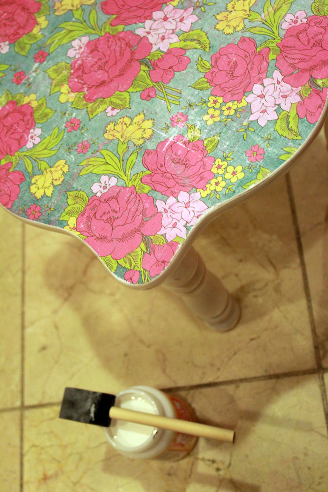 The Sassy Pepper: Mod Podge FURNITURE tutorial (gasp!)