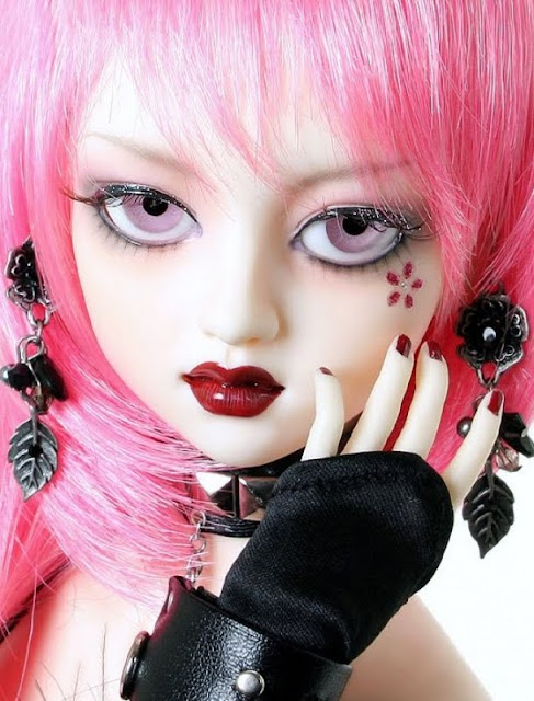 ArtOmega: Unik, Koleksi Boneka Fashion