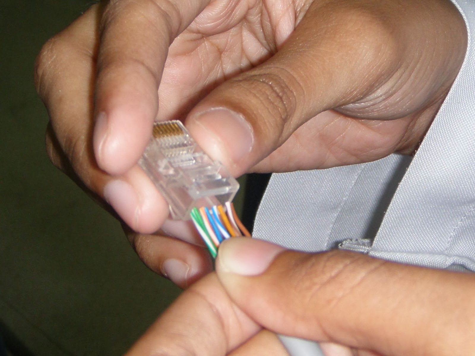 SEMOGA BERMANFAAT: Cara Mengkrimping Kabel RJ45 dan Urutan Kabel Straight