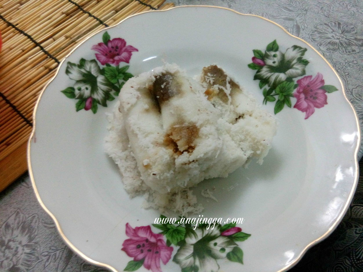 WW: Kuih Putu Bambu