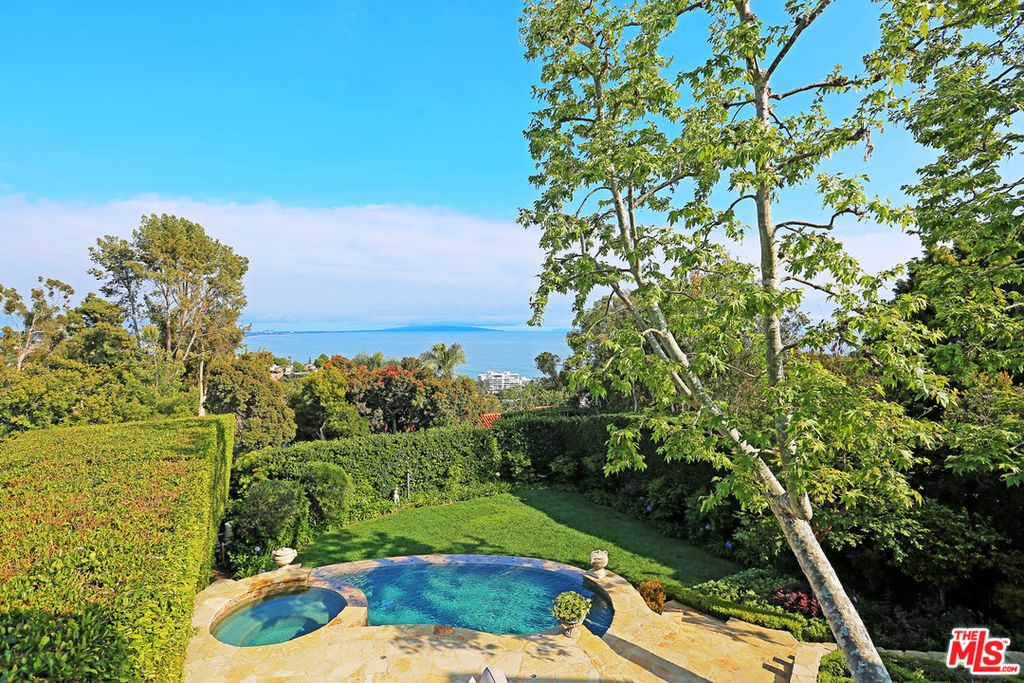 Live Like A Star: Joan and Melissa Rivers - #IHeartHollywood