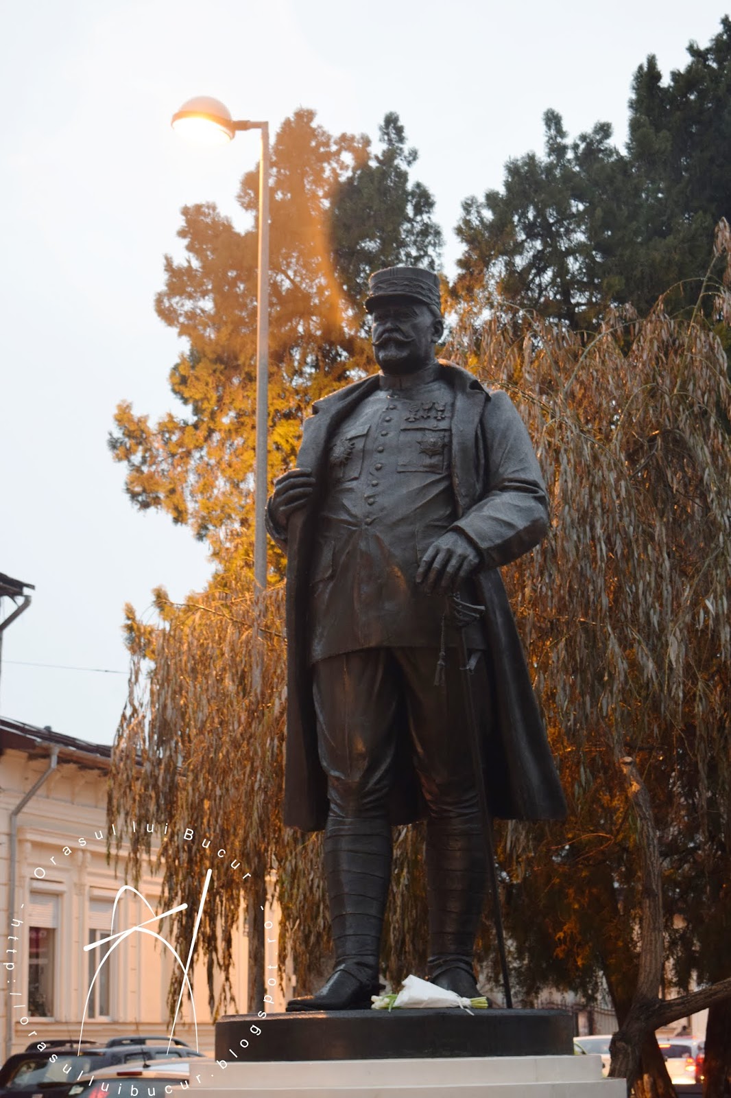 Orasul lui Bucur: Statuia lui Henry Mathias Berthelot