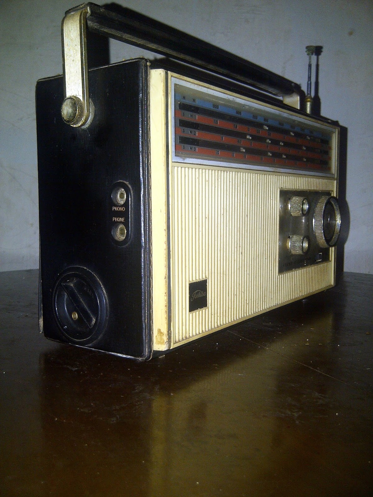 Garasi Barang Jadoel 21 West Java -Tasikmalaya: Radio Jadul Toshiba ...