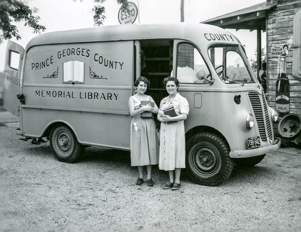 The Prince George’s County Memorial Library Bookmobile in Woodmore ...
