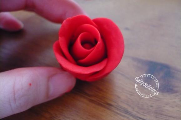 dailydelicious: How to make Fondant Rose