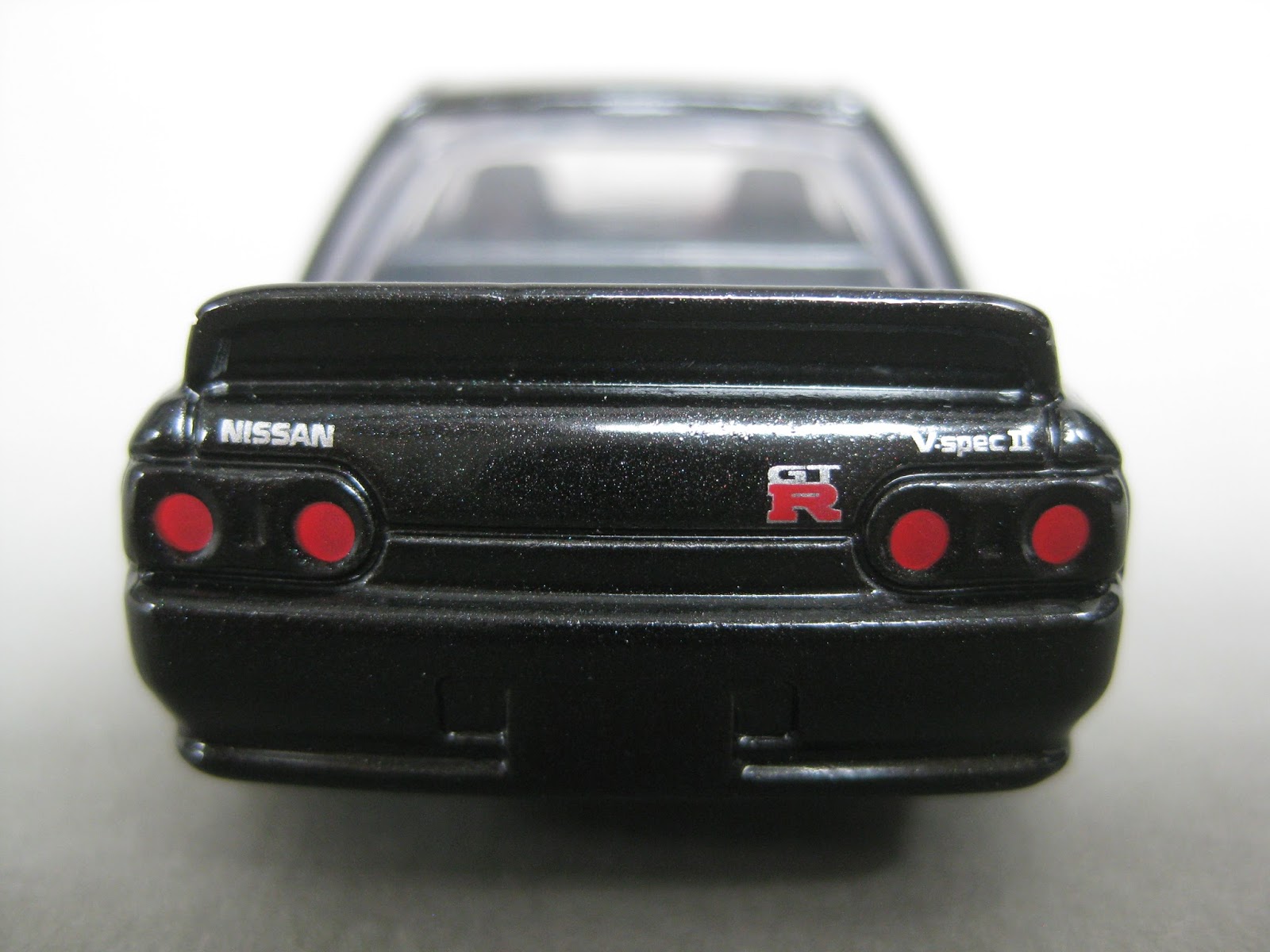 deSMOnd Collection: Tomica "Initial D" Skyline GT-R (R32)