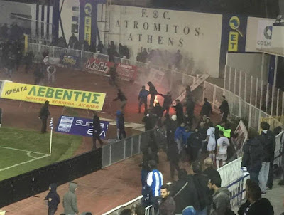 ΟΛΥΜΠΙΑΚΟΣ: ΠΡΟΚΑΛΕΣΑΝ ΕΠΕΙΣΟΔΙΑ ΟΙ ΟΠΑΔΟΙ ΤΗΣ ΑΕΚ ΣΤΟ ΠΕΡΙΣΤΕΡΙ ...