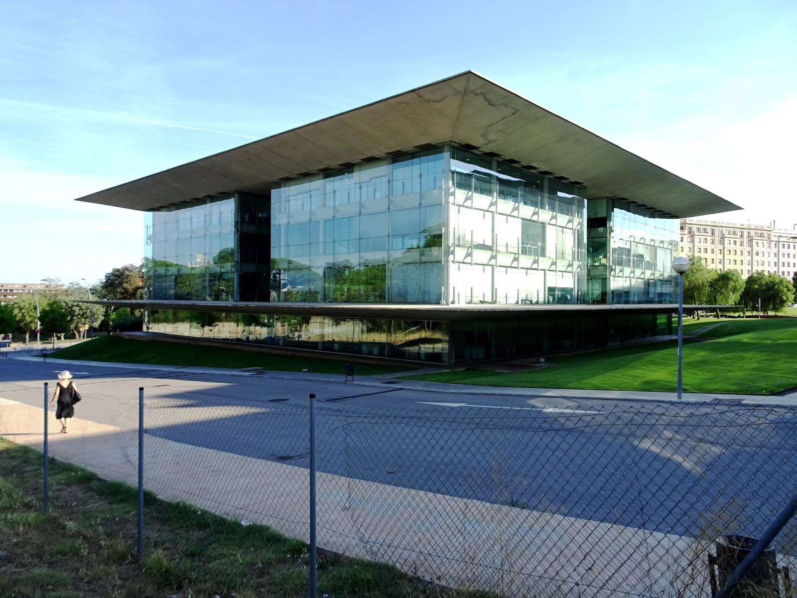 Redescubriendo Barcelona y más allá: 07/04/2017 Edificio Nexus II