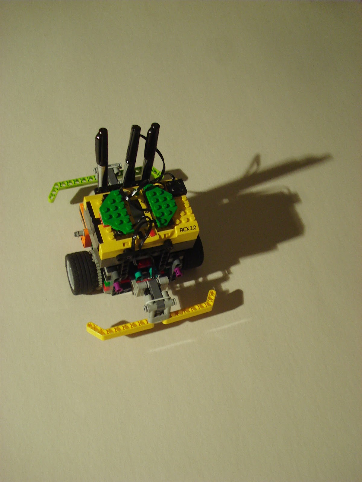 Architecture Machines: LEGO RCX 3 PEN MACHINE