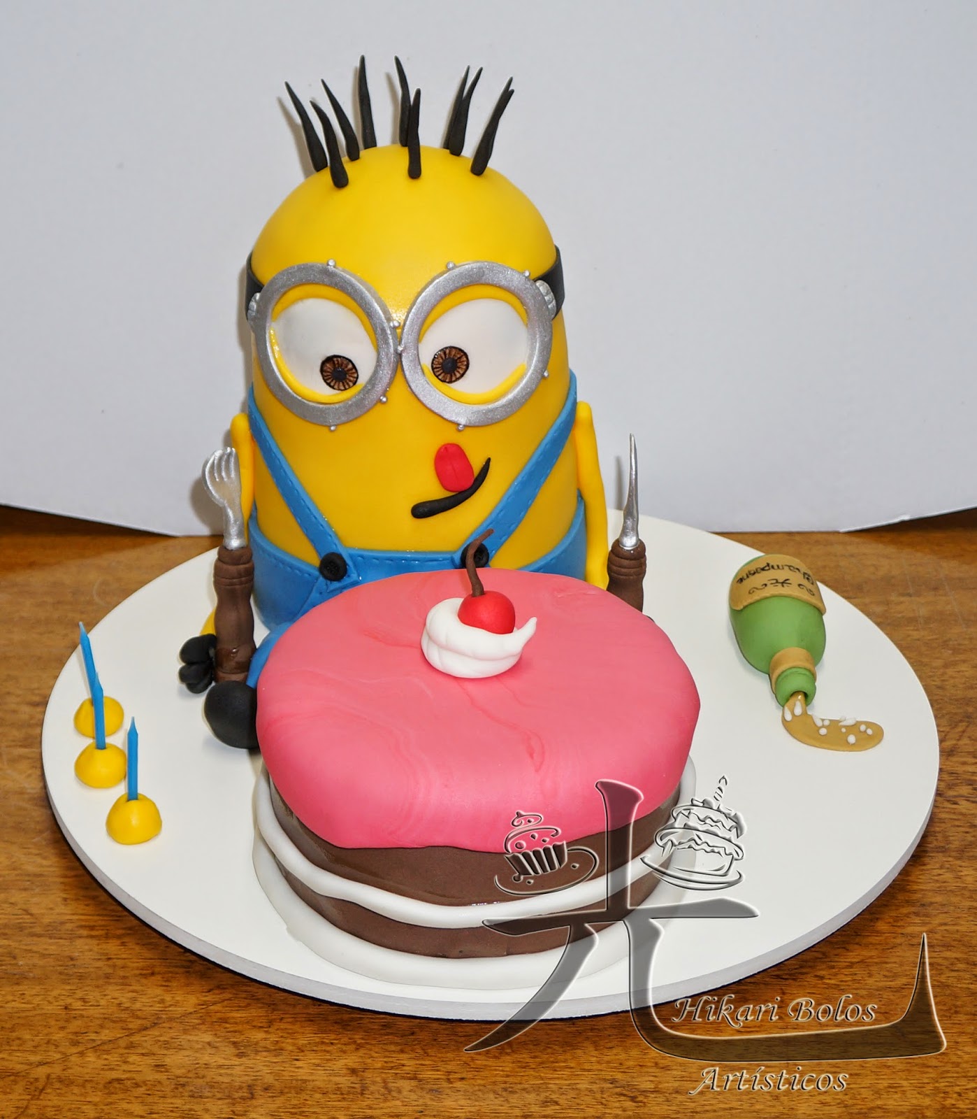 Bolo " MINION e mini Bolo" - Hikari Bolos Artísticos