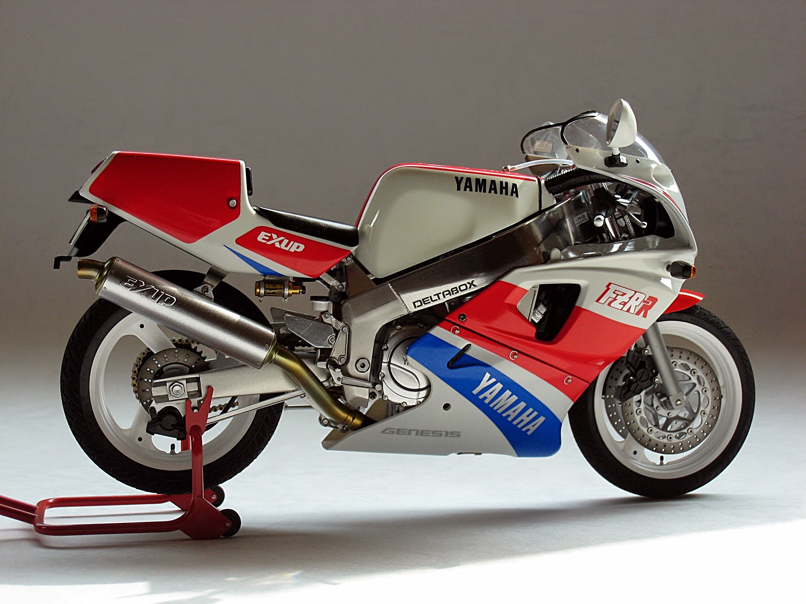 Racing Scale Models: Yamaha FZR 750R OW-01 by Luyan Wen (Tamiya)