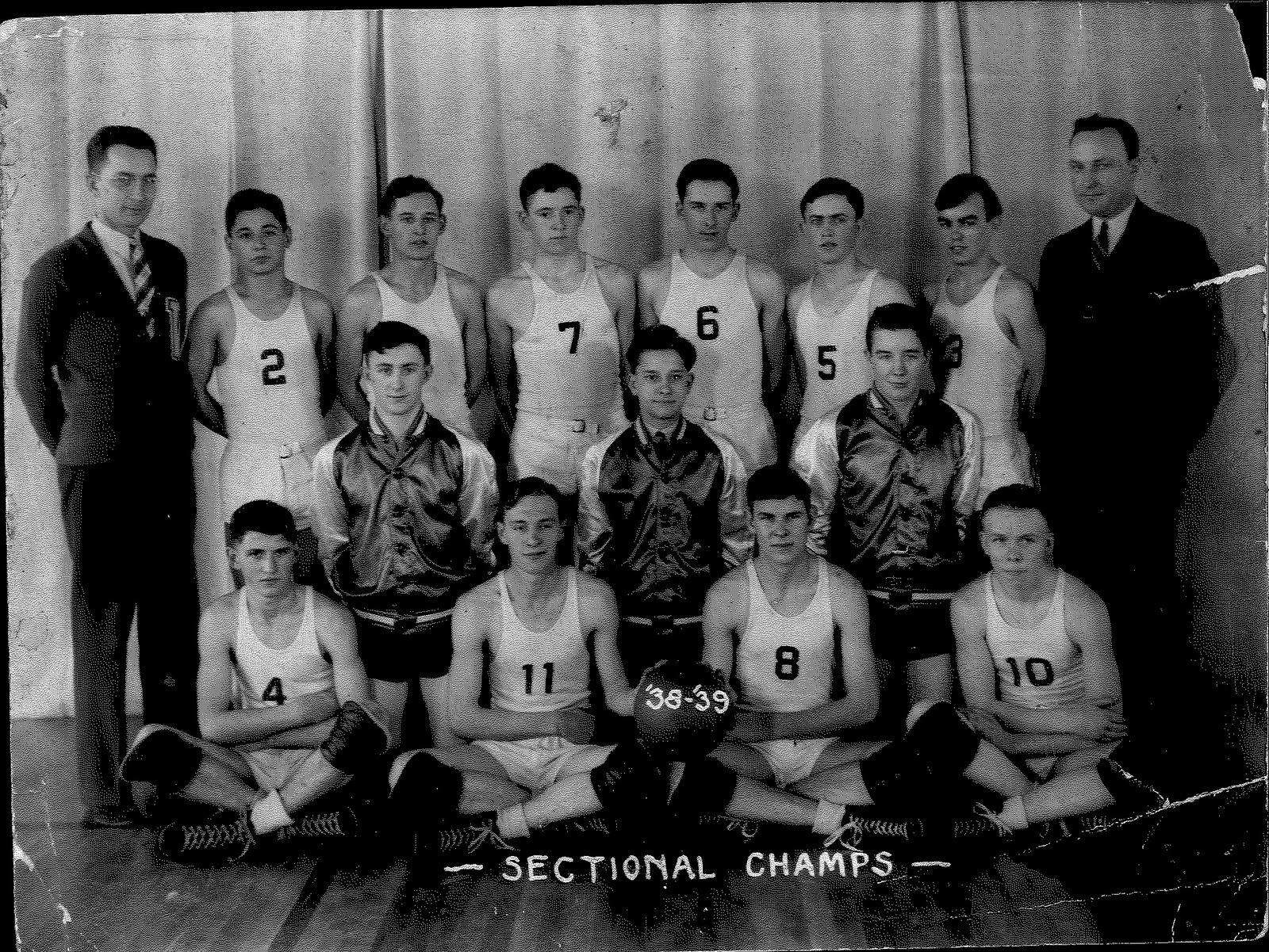 the hornet's nest: Basketball team 1937-38 and 1938-39