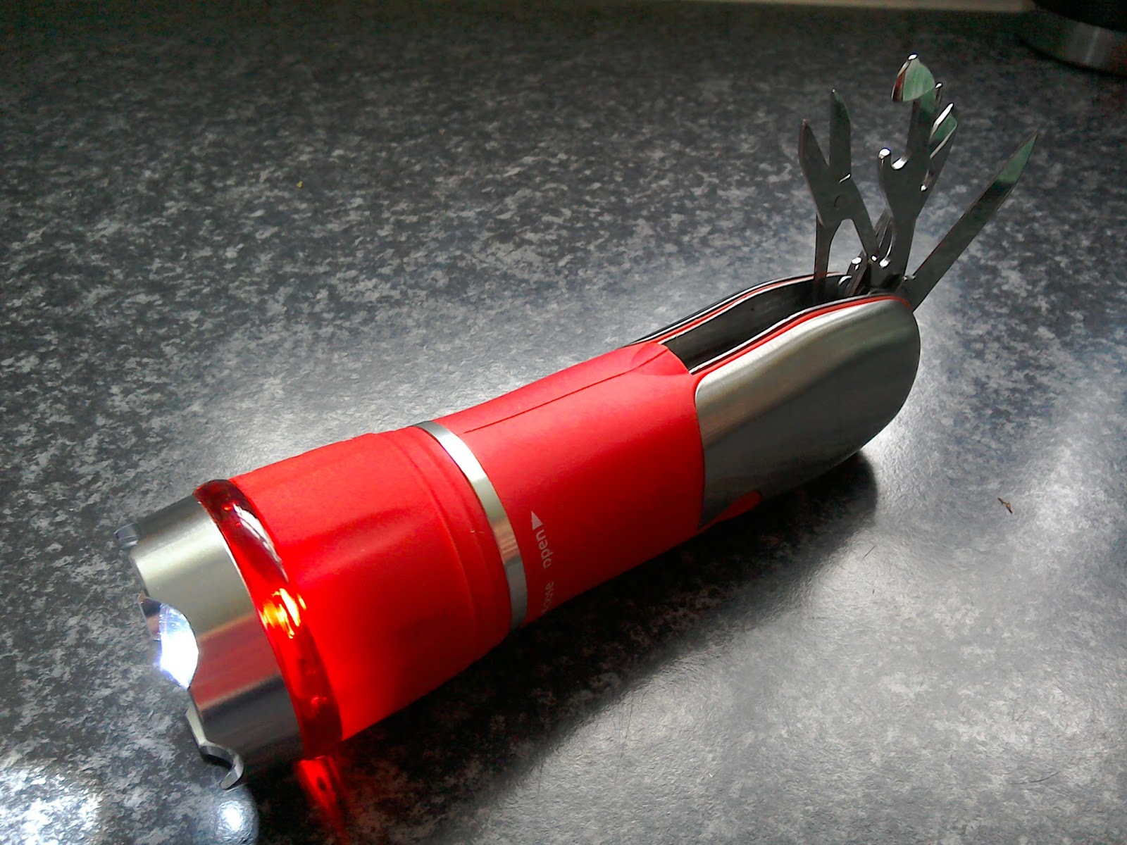 Mr. Aphoristic: Emergency Flashlight Multitool Review
