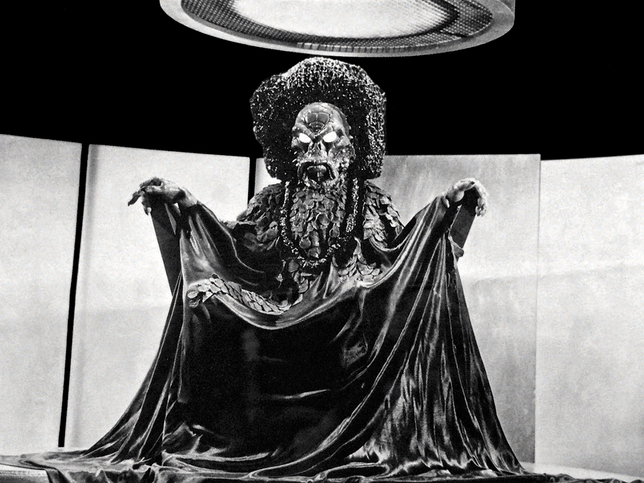 BATTLESTAR GALACTICA - SAGA OF A STAR WORLD: CLASSIC IMAGE: A REPTILE ...