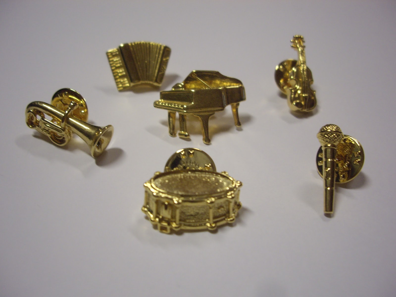 MUSICAL GÁLDAR: Pin Dorado 3D "Modelo CM004"