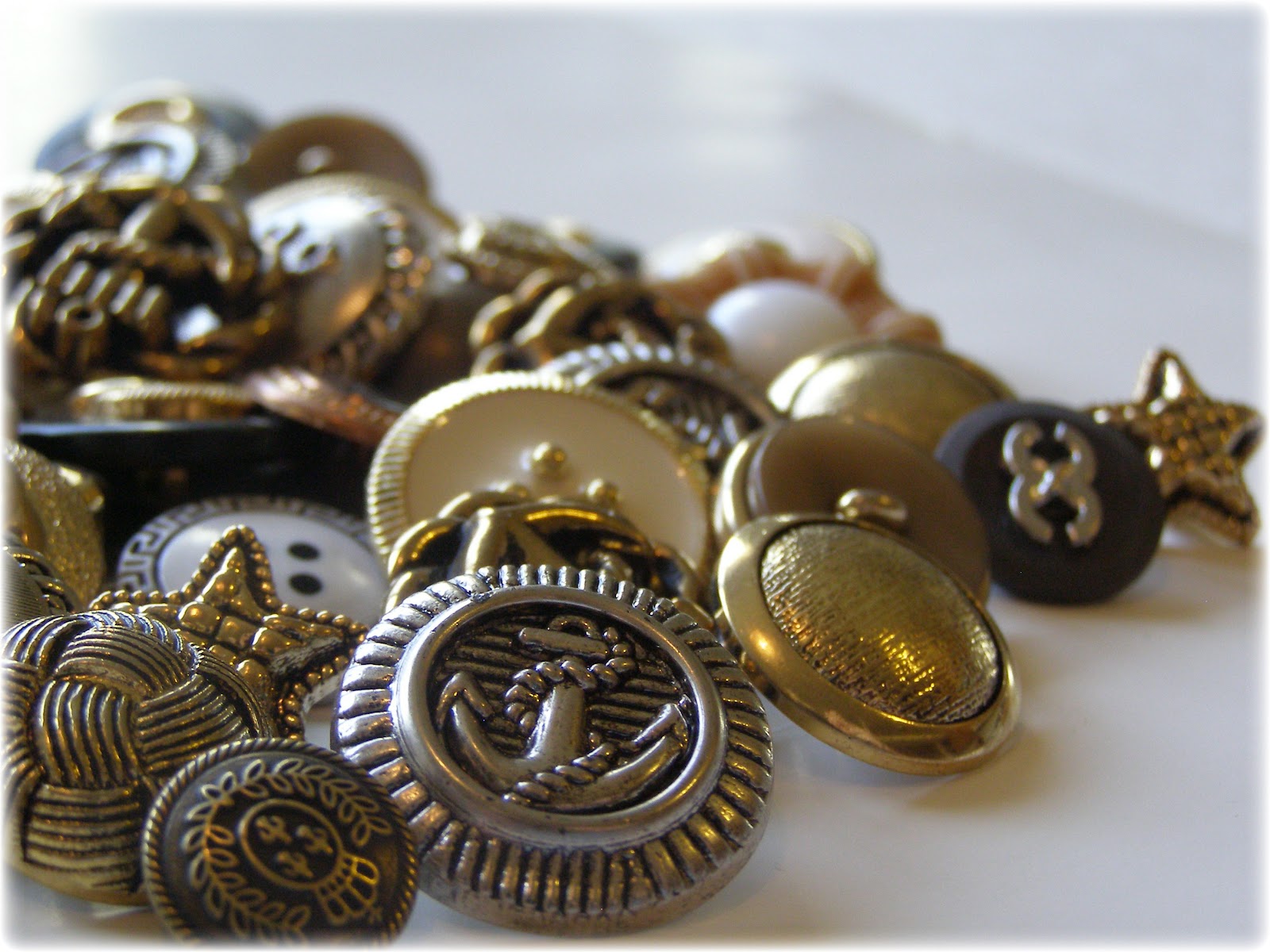 FoxBlog: DIY Fashion Accessories - The Button Projects