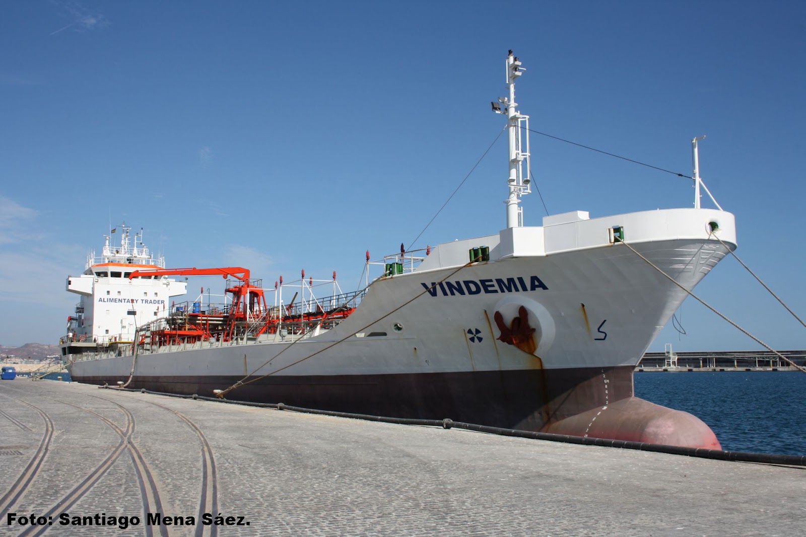 Barcos en Málaga: Tres buques cisterna amarrados en Málaga.