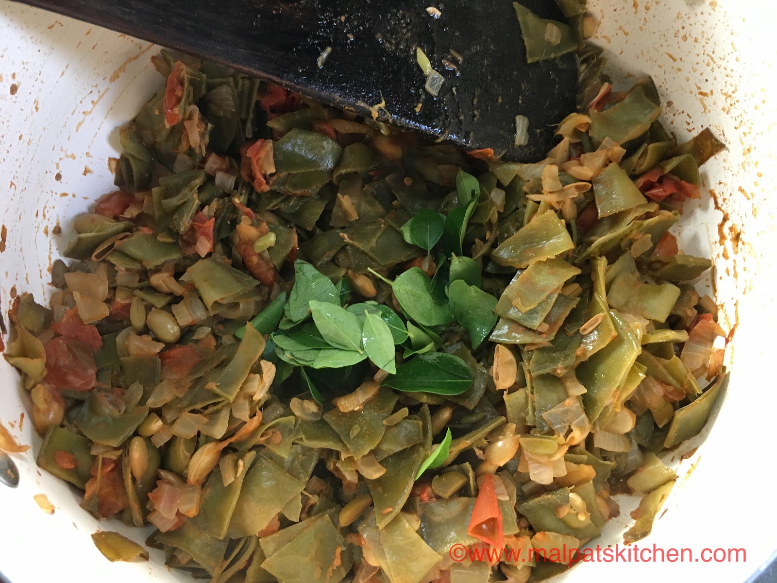 AVARAKKAI CURRY WITH TOMATO-ONION ~ Malpats Kitchen