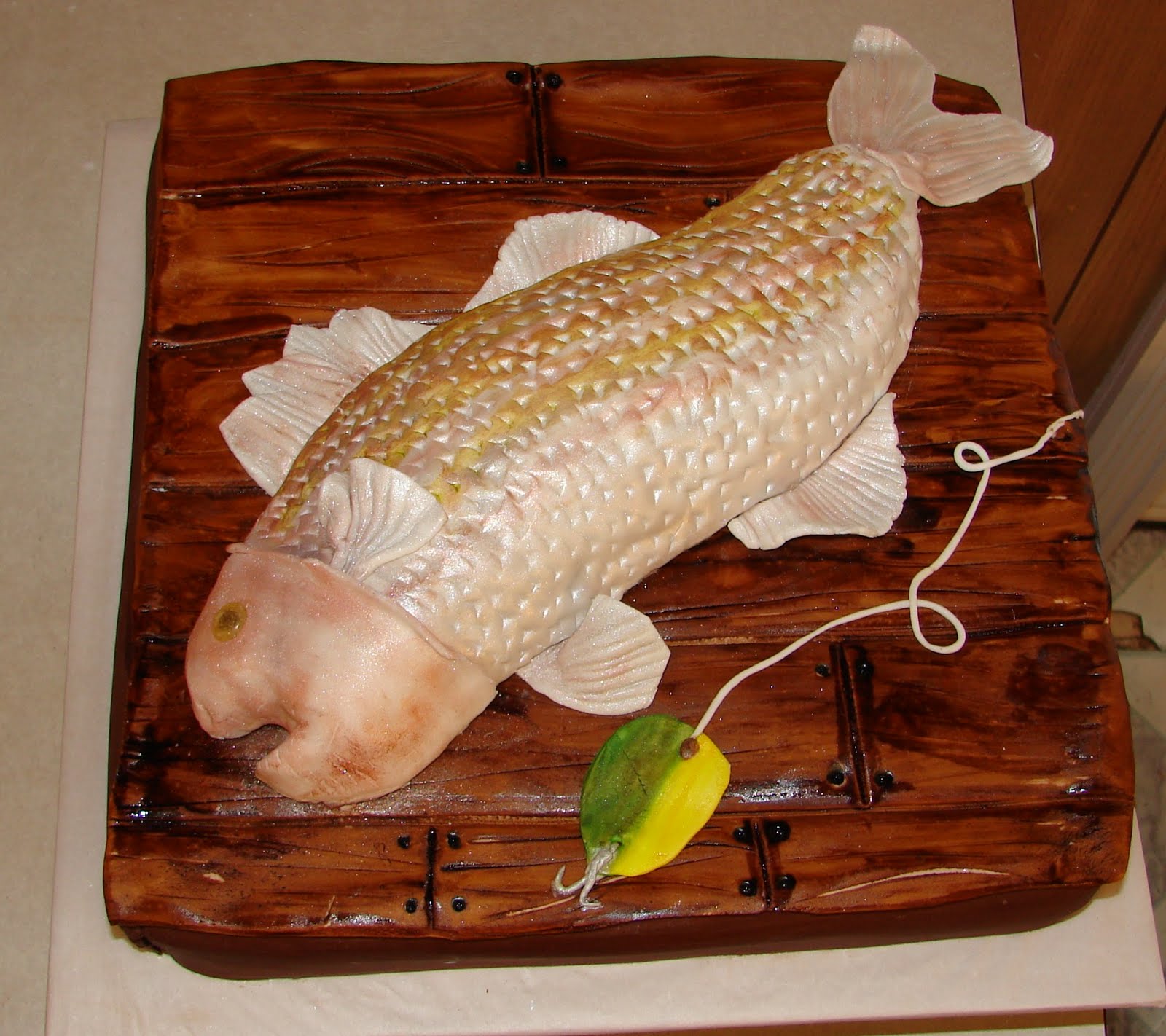 My Cake Hobby: Striper Fish Cake