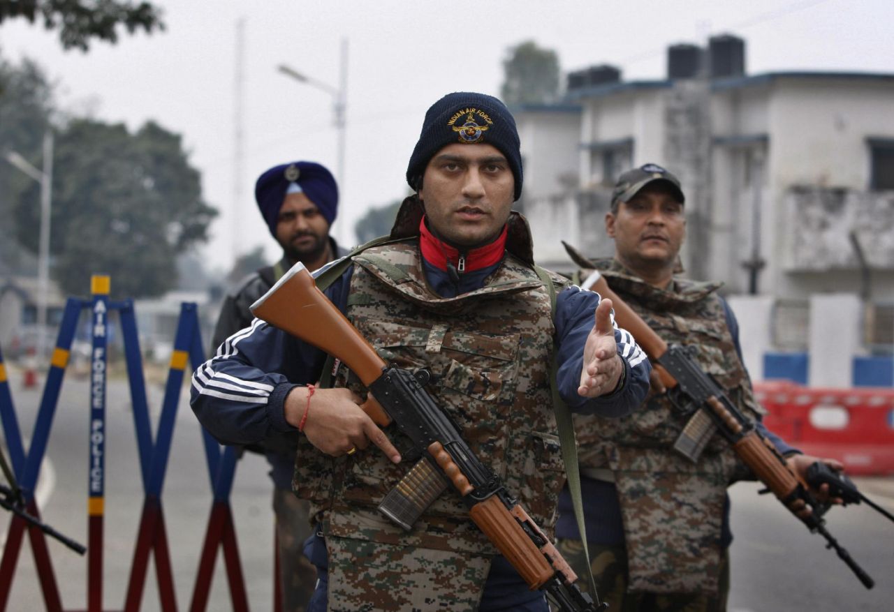 Welcome To Our World !!!: Pathankot martyr honoured, army soldiers on ...