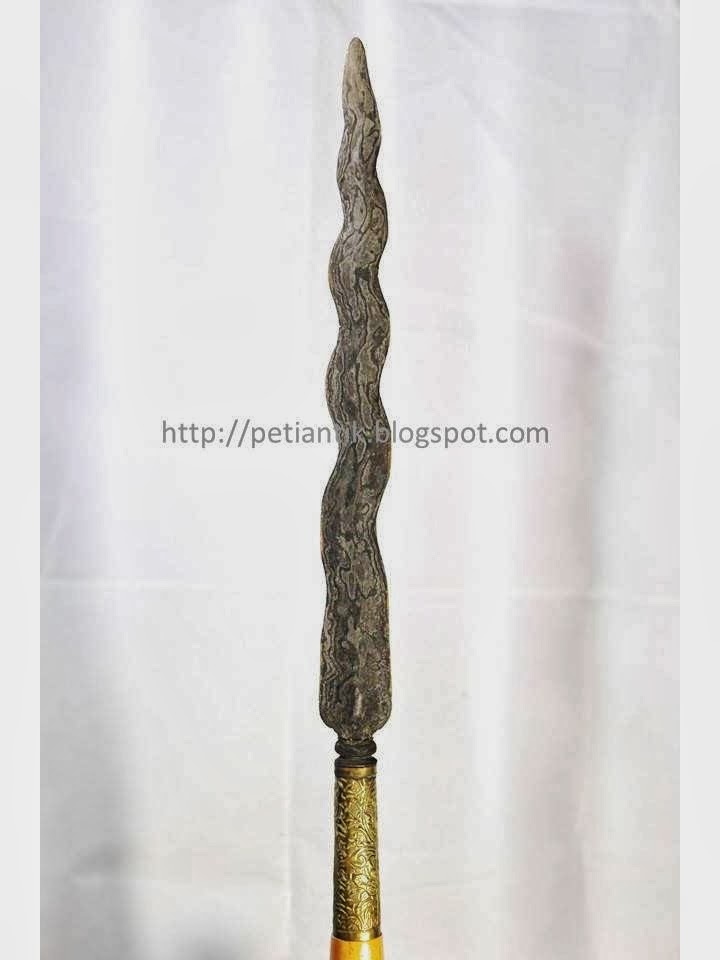Petiantik: Tombak Luk 11