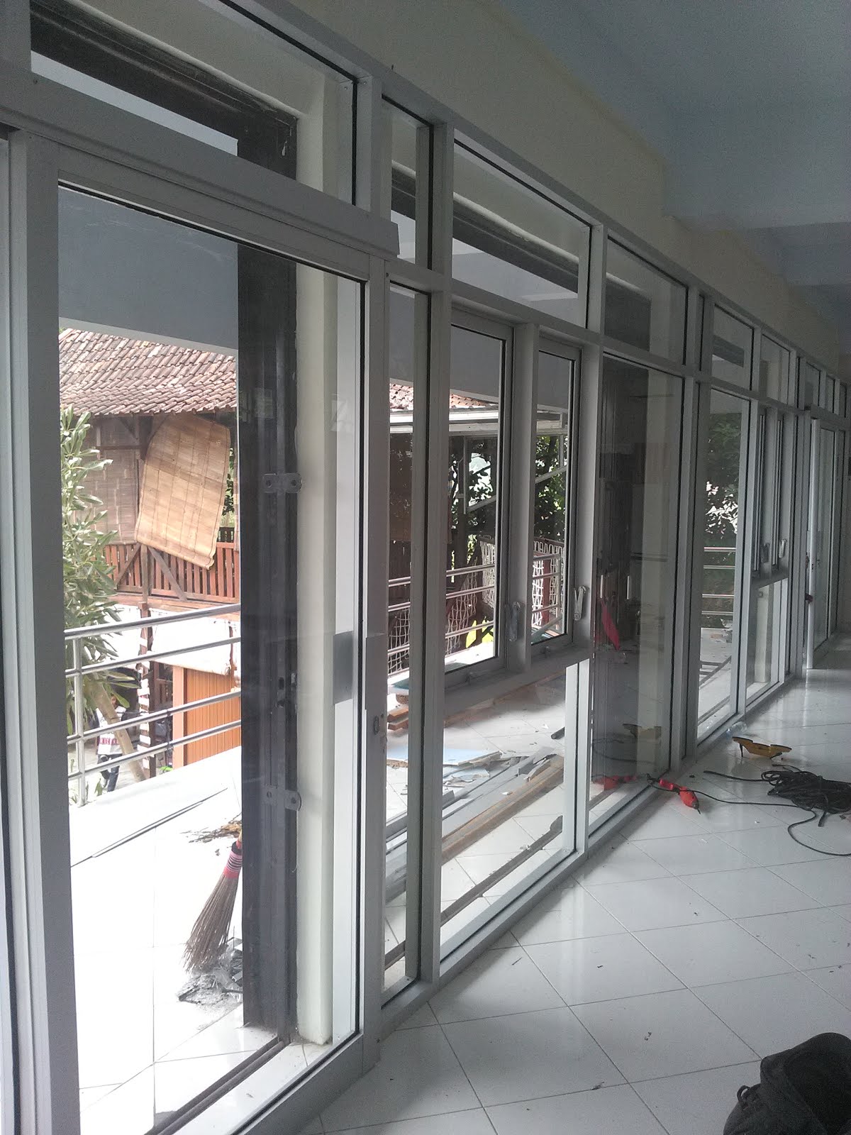 Kusen aluminium dan kaca: Kusen aluminium dan kaca