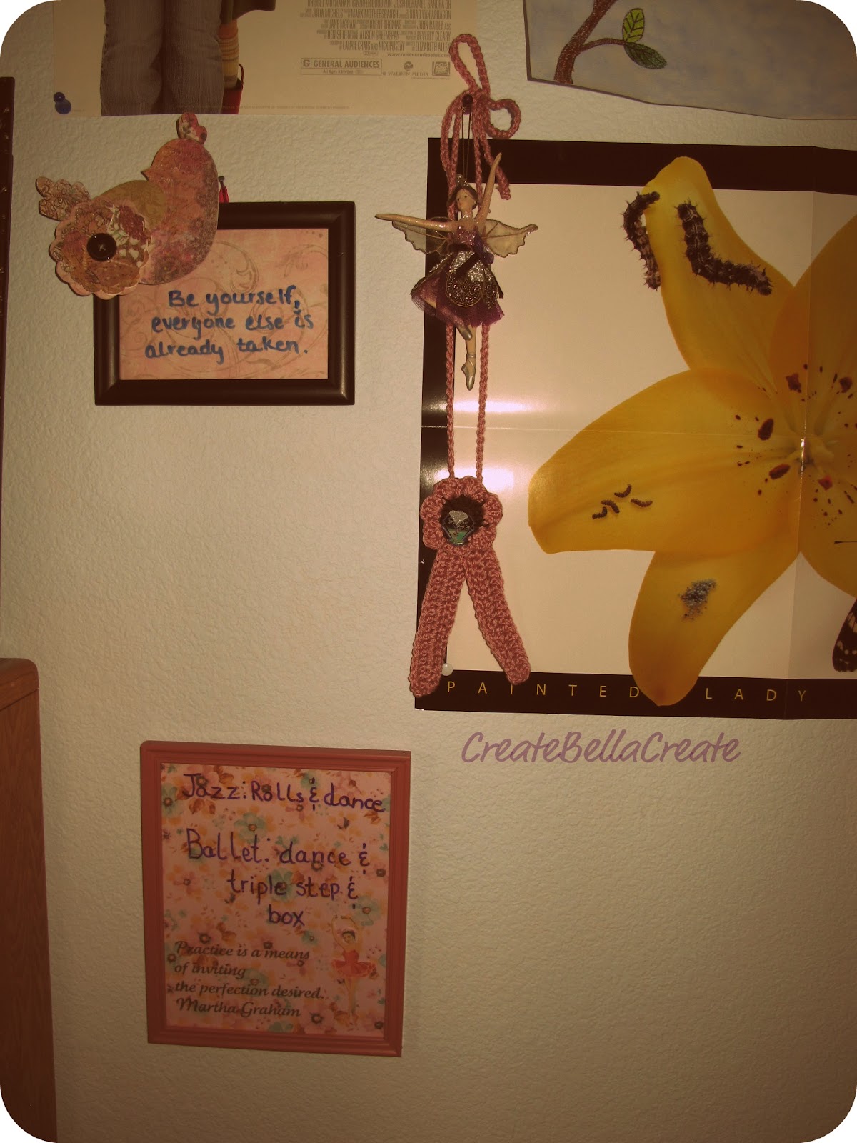 createbellacreate: Tutorial: Crochet an Award Ribbon