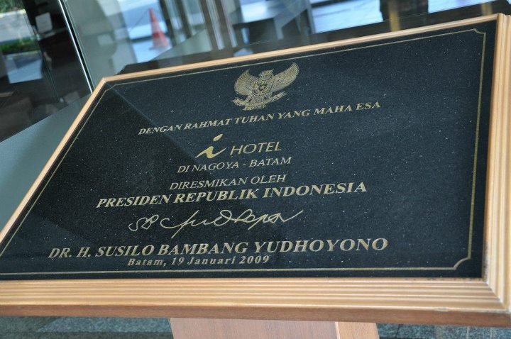 Aloha From Singapore!: 1 Hour younger in Batam!