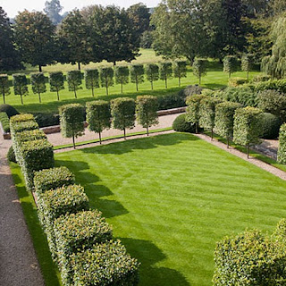 Digging In The Dirt: Would you like a formal garden