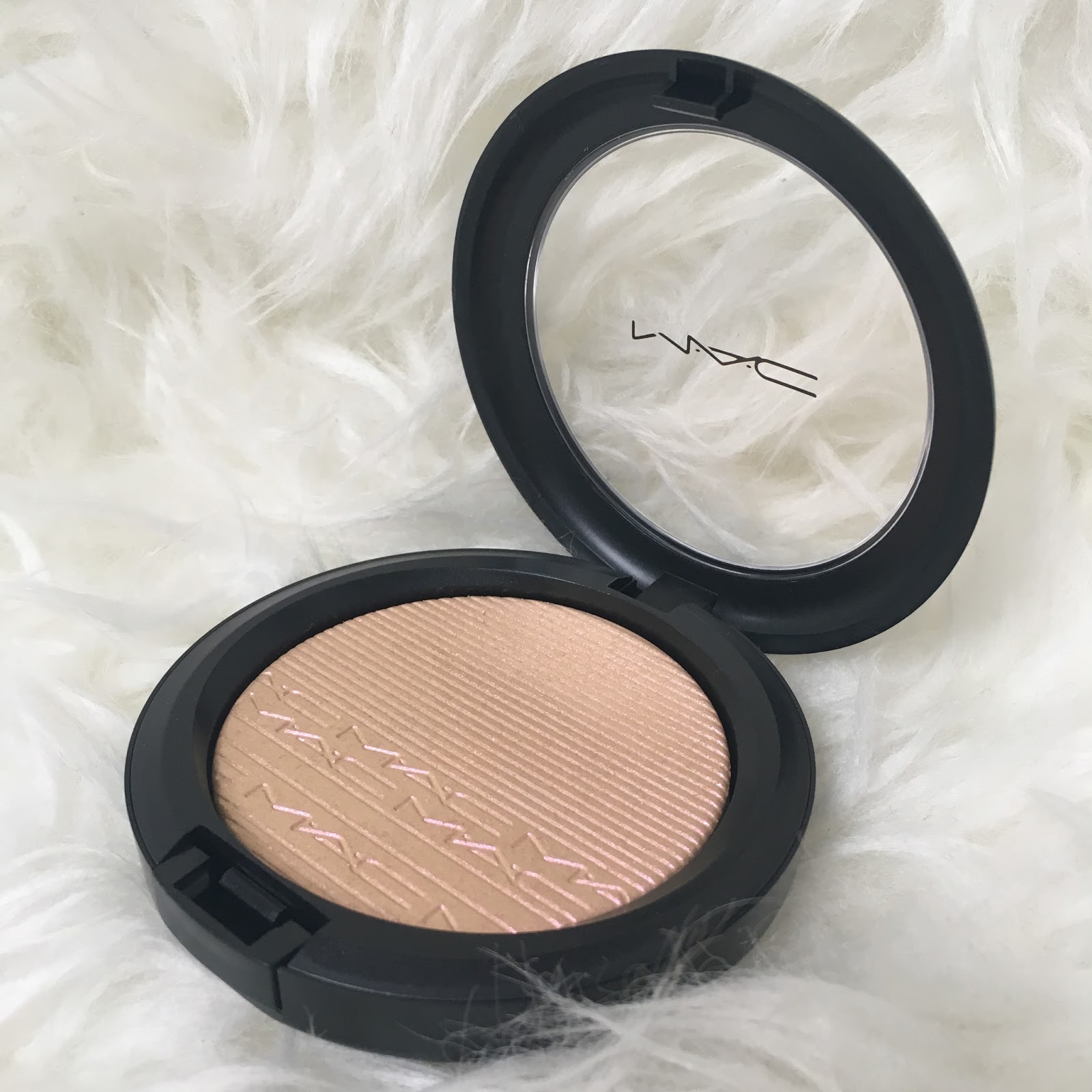 iamcharmayne: Review ♡ Mac Show Gold ♡ Extra Demension Highlighter