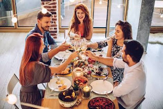 nurlaili: table manner in Russian