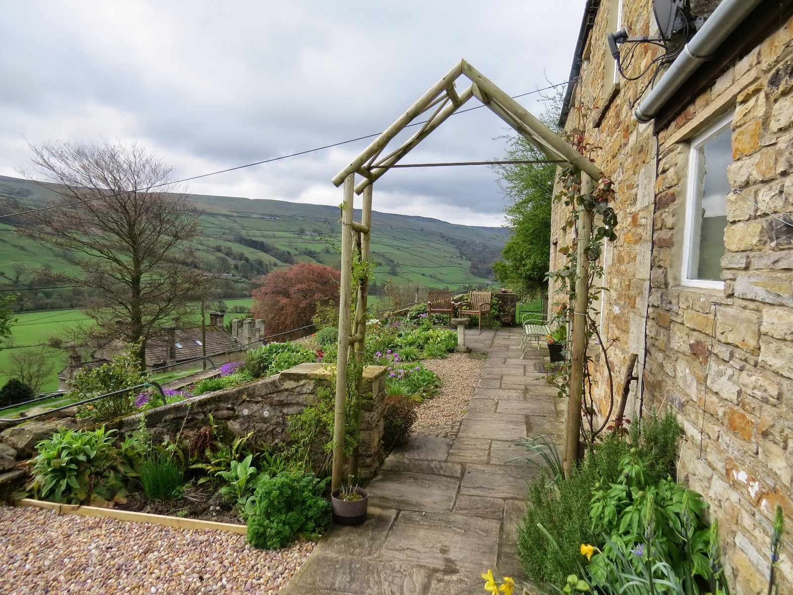 Pry House Farm www.upperswaledaleholidays.co.uk: Hillcrest Cottage, Low ...