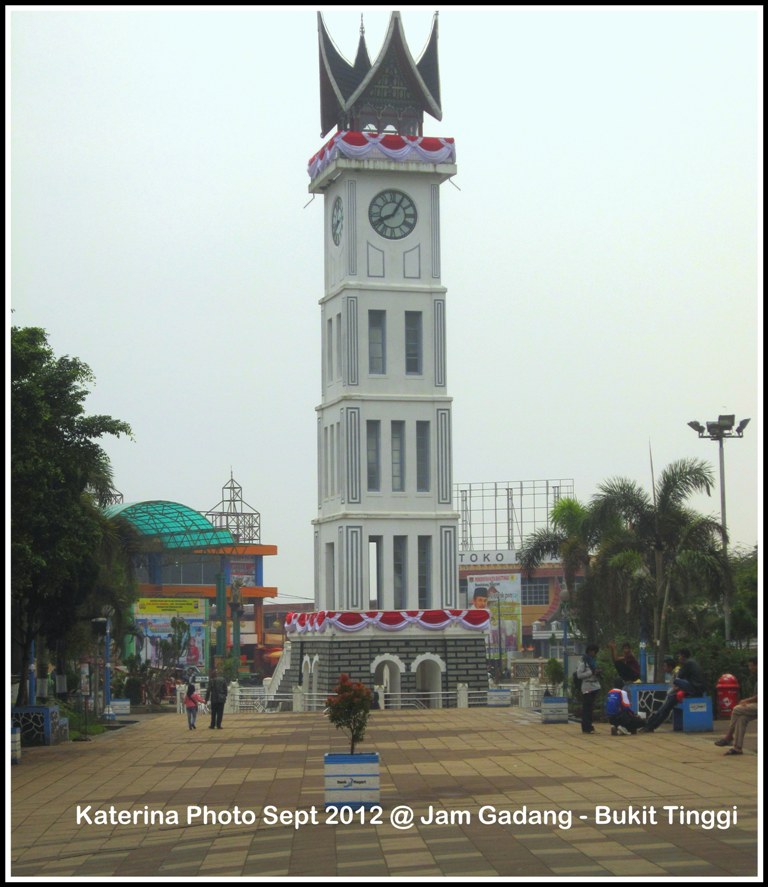 Jam Gadang Penanda Pusat Kota Bukittinggi - TᖇᗩᐯEᒪEᖇIEᑎ