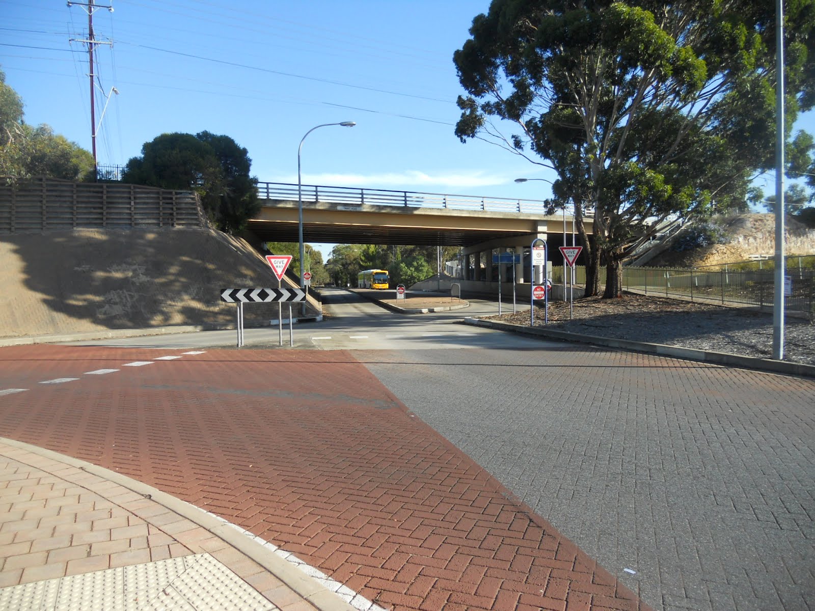 Travelling the Cambridgeshire guided busway: Adelaide O-Bahn