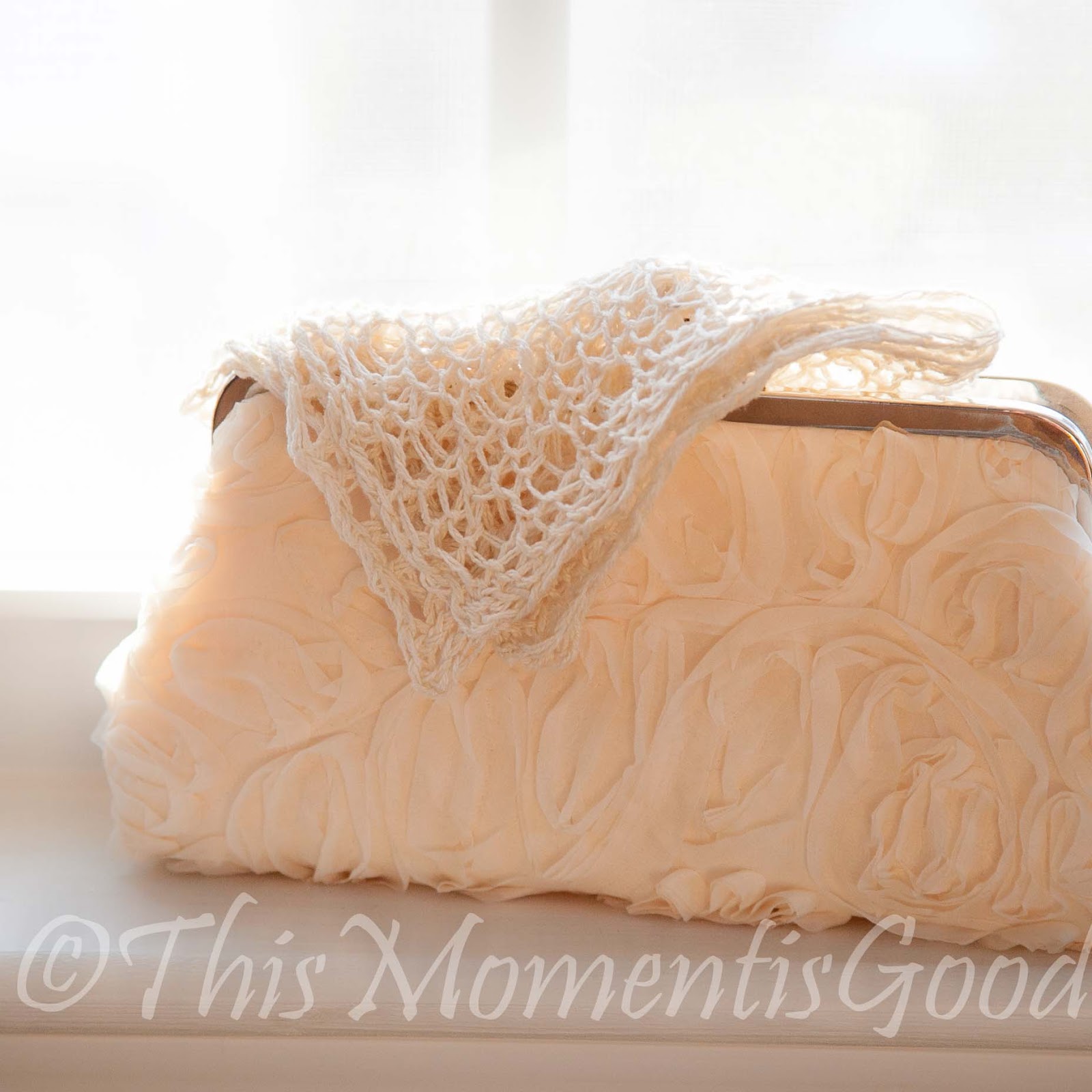 LOOM KNIT WEDDING RING HANDKERCHIEF | Loom Knitting by This Moment is Good!