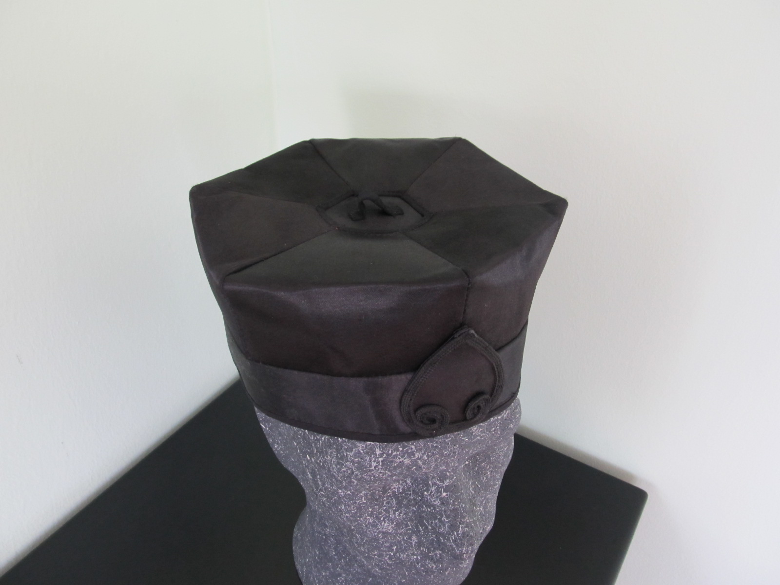 The Philippi Collection: Daoist Head Coverings: Zhuāngzi Jīn (莊子巾), Hùn ...