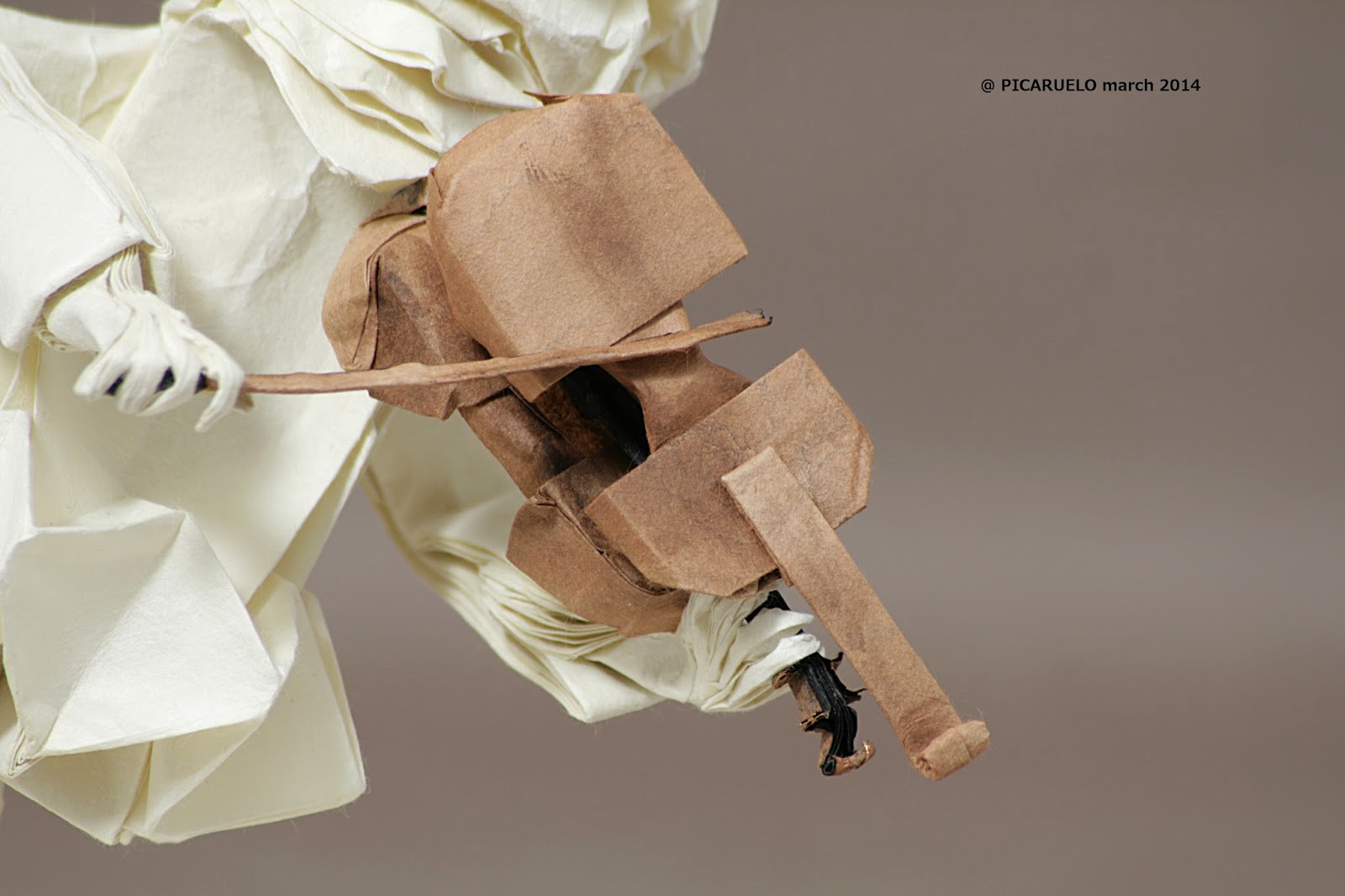 Picaruelo's origami: THE VIOLIN