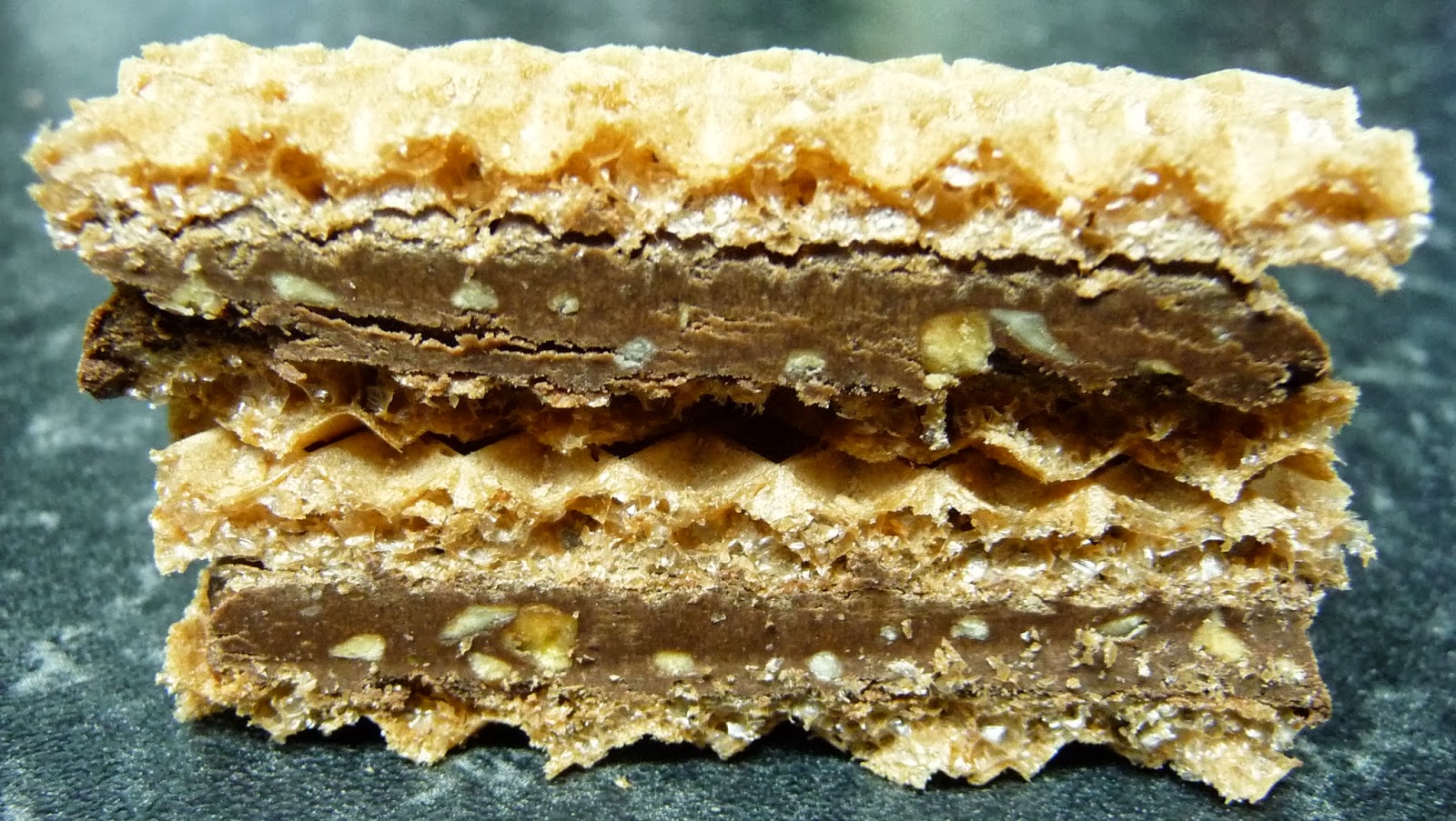 Something to look forward to: Ferrero Hanuta: Haselnuss-schnitte