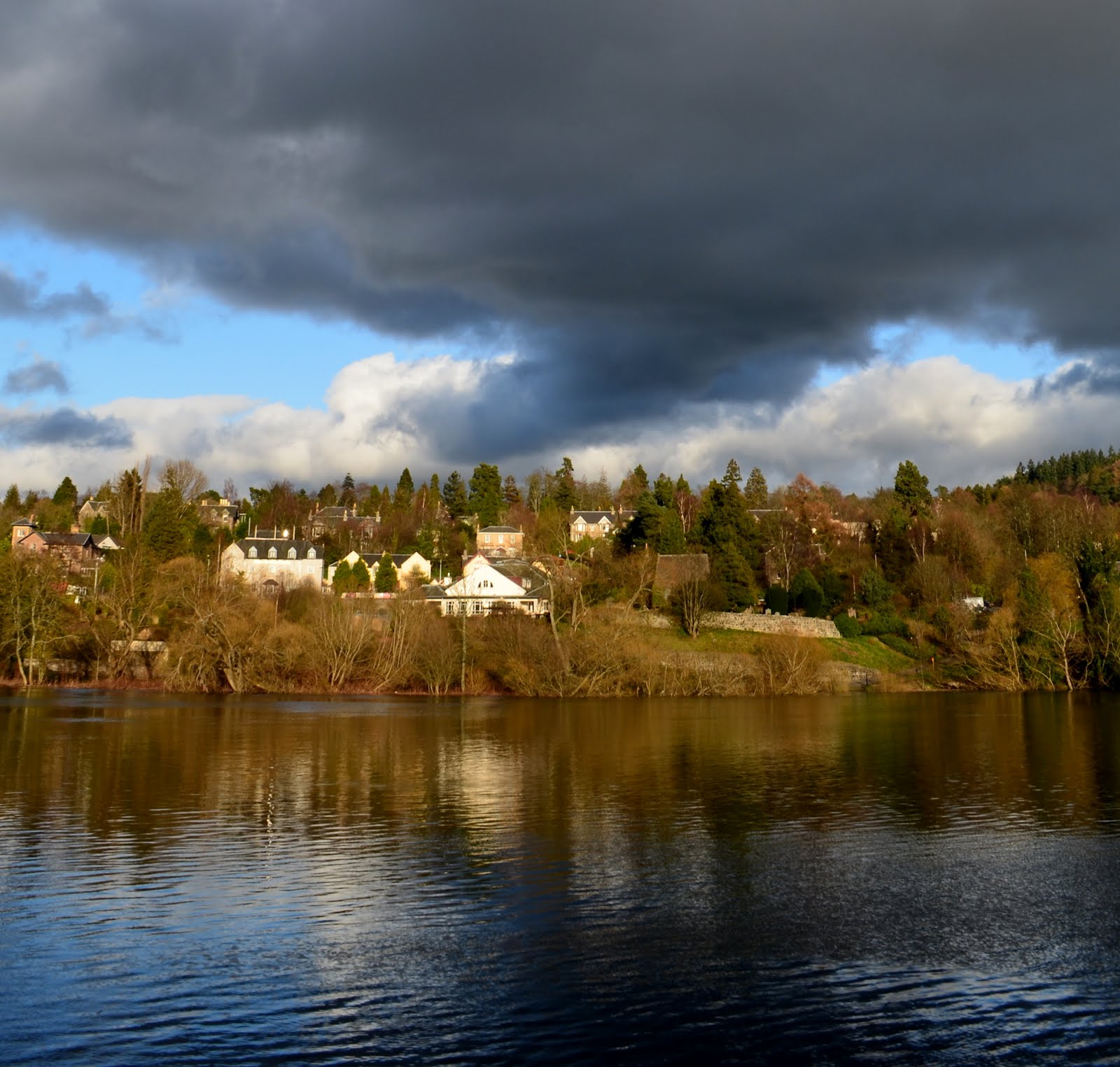 Tour Scotland: Tour Scotland Photographs Rain Clouds River Tay Perth ...