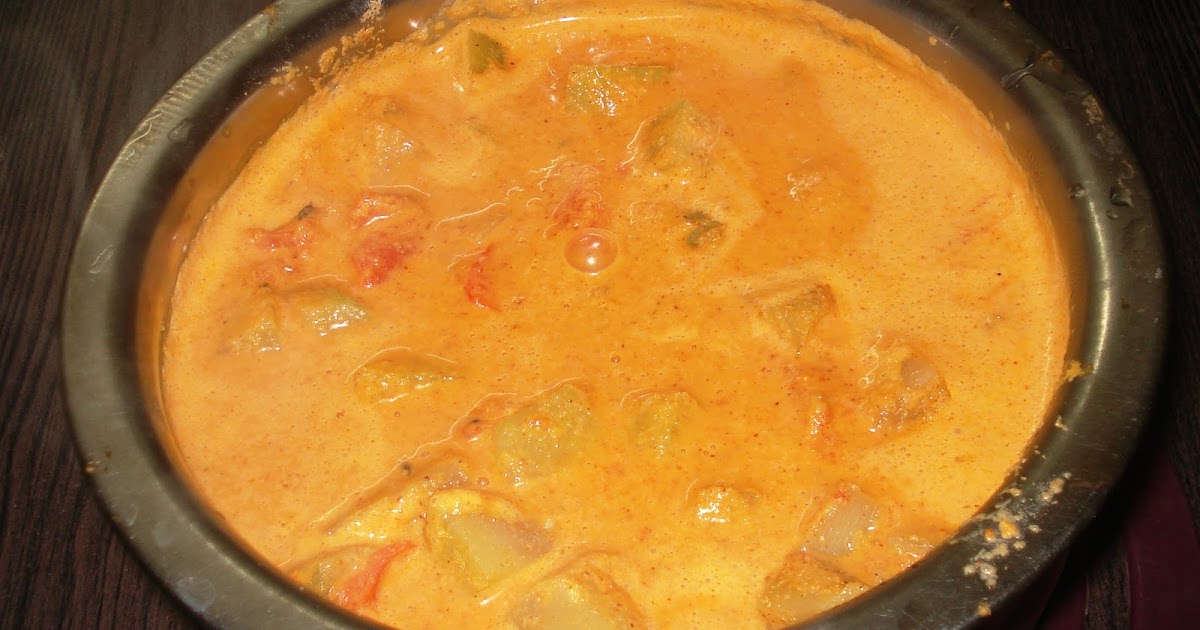 ಅಡಿಗೆ - Adige: Sorekai Kai Huli . (Bottle Gourd- coconut Curry )