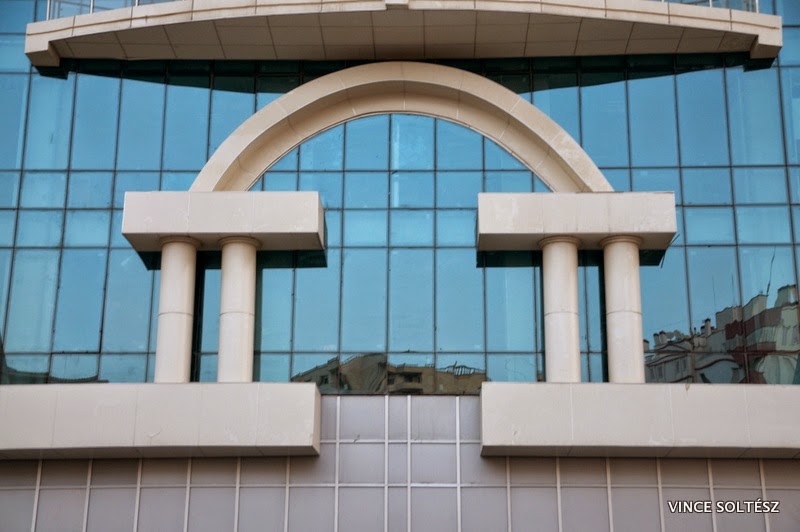 VINCE FROM HUNGARY: BAKU - ALTES PLAZA - LAKÓ IKERTORNYOK