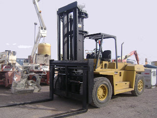 MAQUINARIA AGRICOLA INDUSTRIAL: Montacargas CAT P33000 libras a $82,000 ...