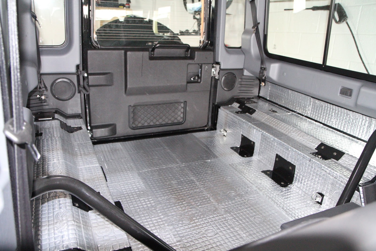 Defender 90 XS: Sound Deadening Phase 3 (Rear Tub)
