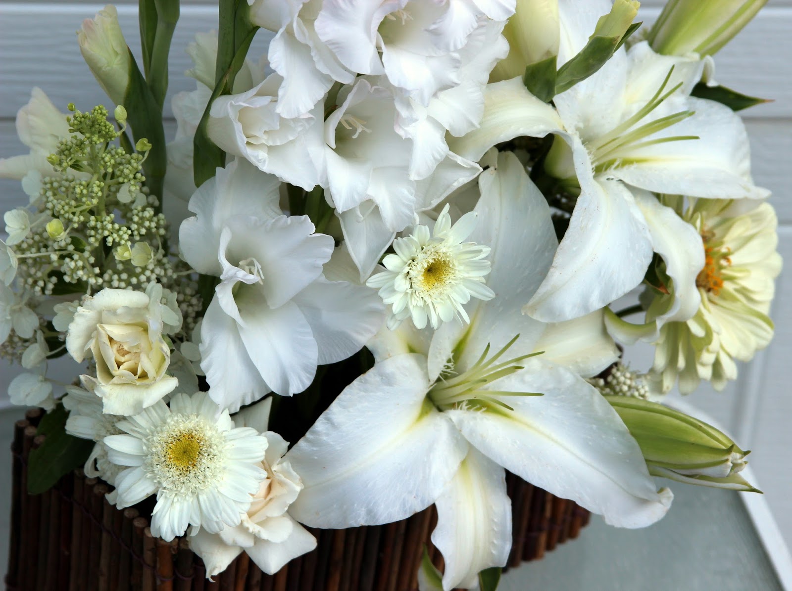 WHITE FLORAL ARRANGEMENTS -- DEPTH AND BEAUTY WITH A MONOCHROMATIC ...